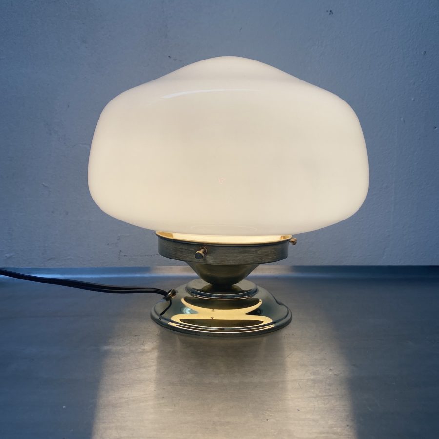 LAMPE A POSER EN OPALINE / ref : L1086 - NIKEL-FORMS